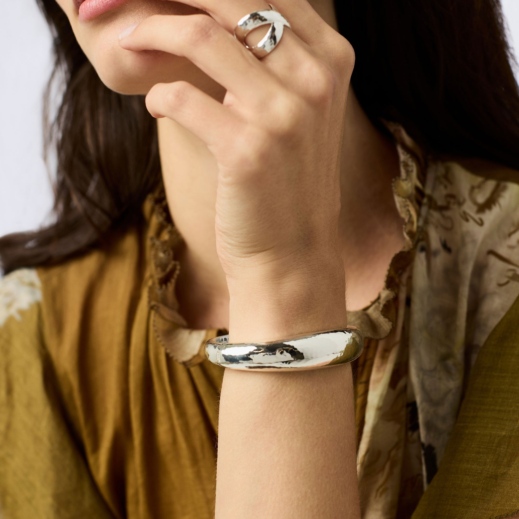 Catalina Demi Hinge Silver Bangle | Julie Vos